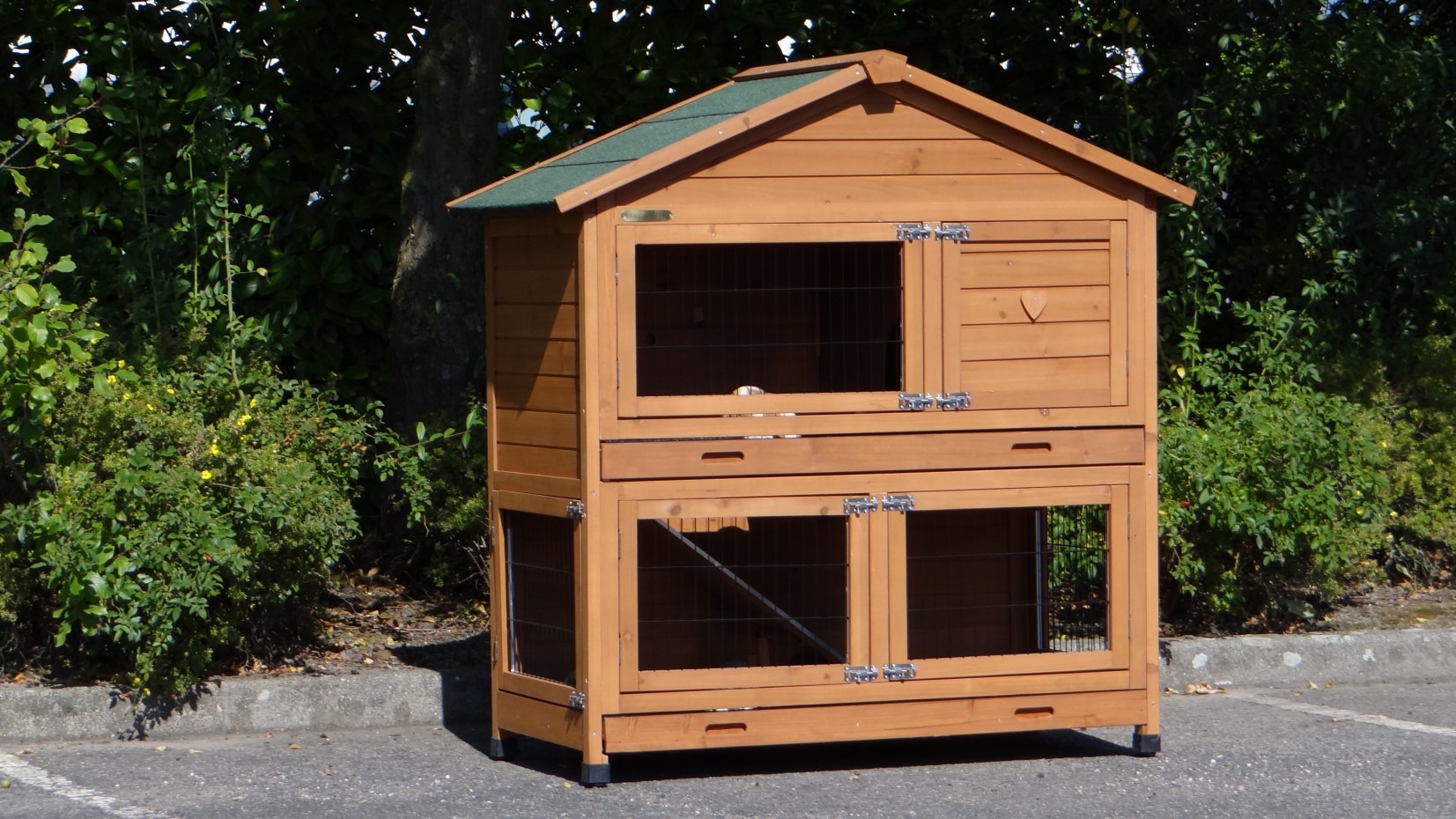 Rabbit hutch Excellent Medium chew & winter proof